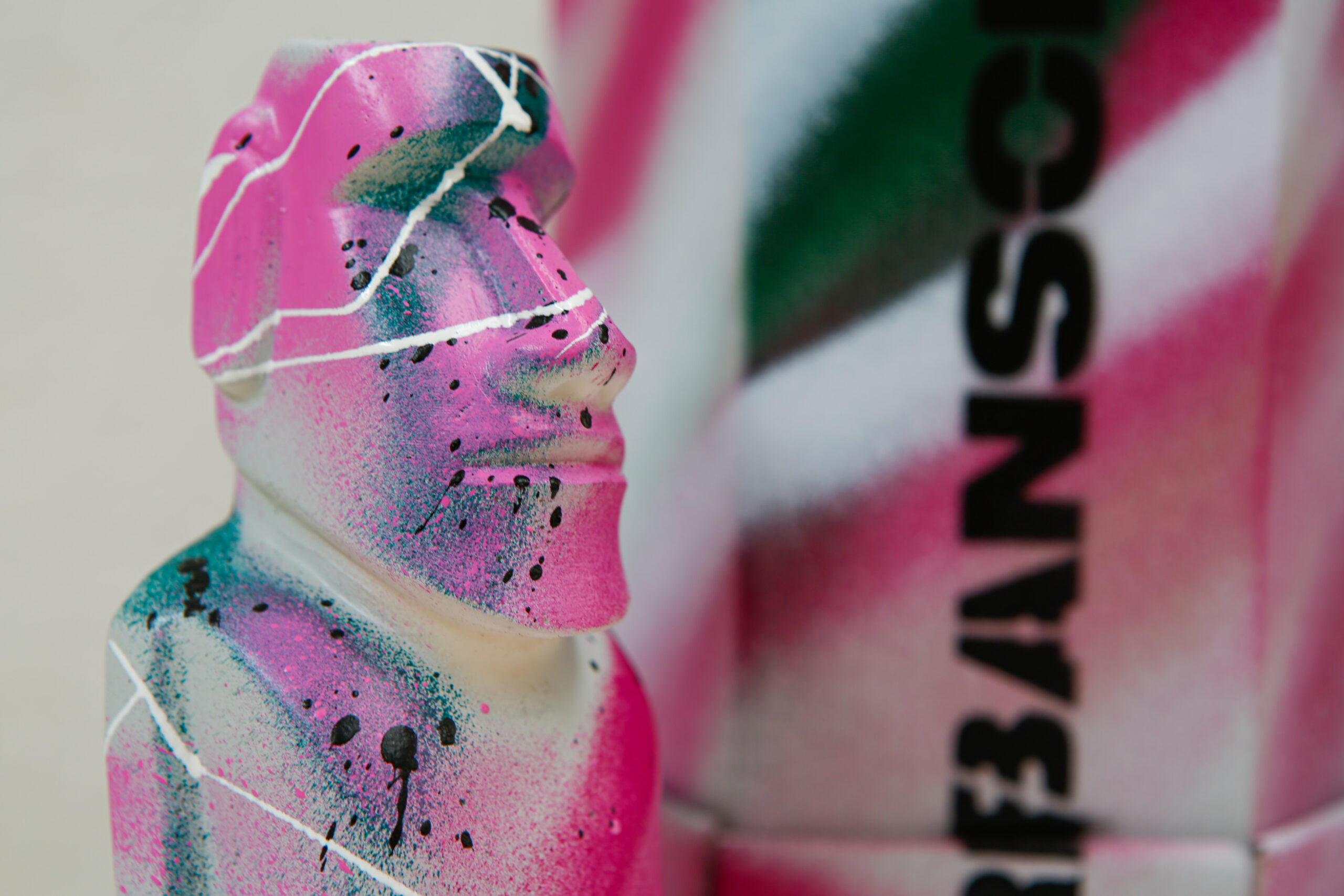 Graffiti Moai - Urbansolid
